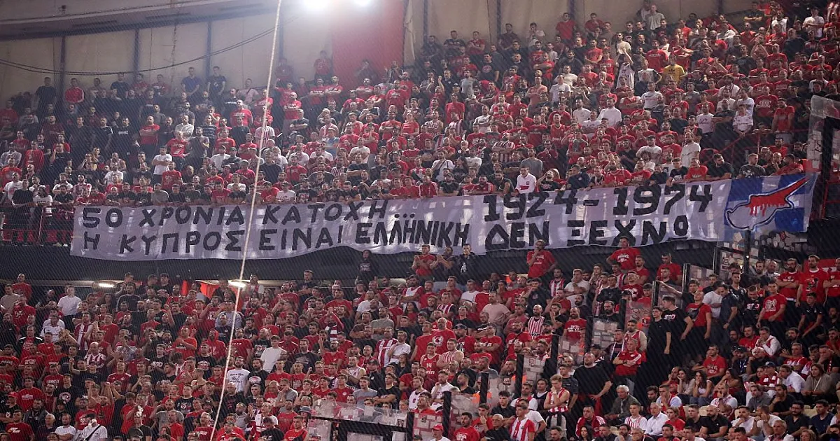 Γκάφα ολκής οπαδών του Ολυμπιακού - Σήκωσαν πανό για την τουρκική ...