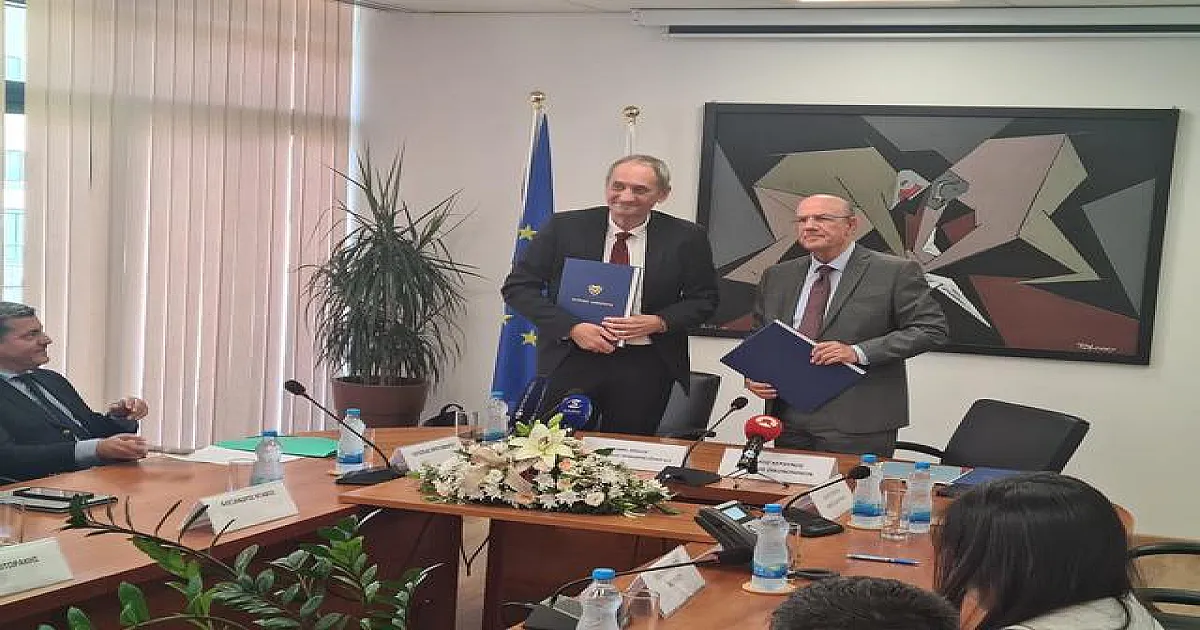 Παραιτήθηκε μετά τις πιέσεις ο προεδρικός ξάδελφος - Το Προεδρικό ...
