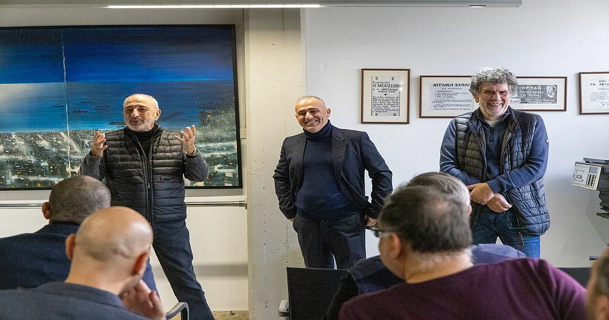 Αλλαγή σκυτάλης στον ΠΟΛΙΤΗ - Από τον Γιάννη Παπαδόπουλο στον Κρις ...