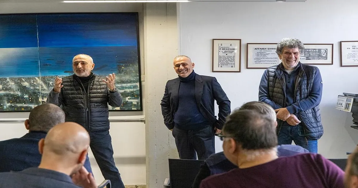 Αλλαγή σκυτάλης στον ΠΟΛΙΤΗ - Από τον Γιάννη Παπαδόπουλο στον Κρις ...