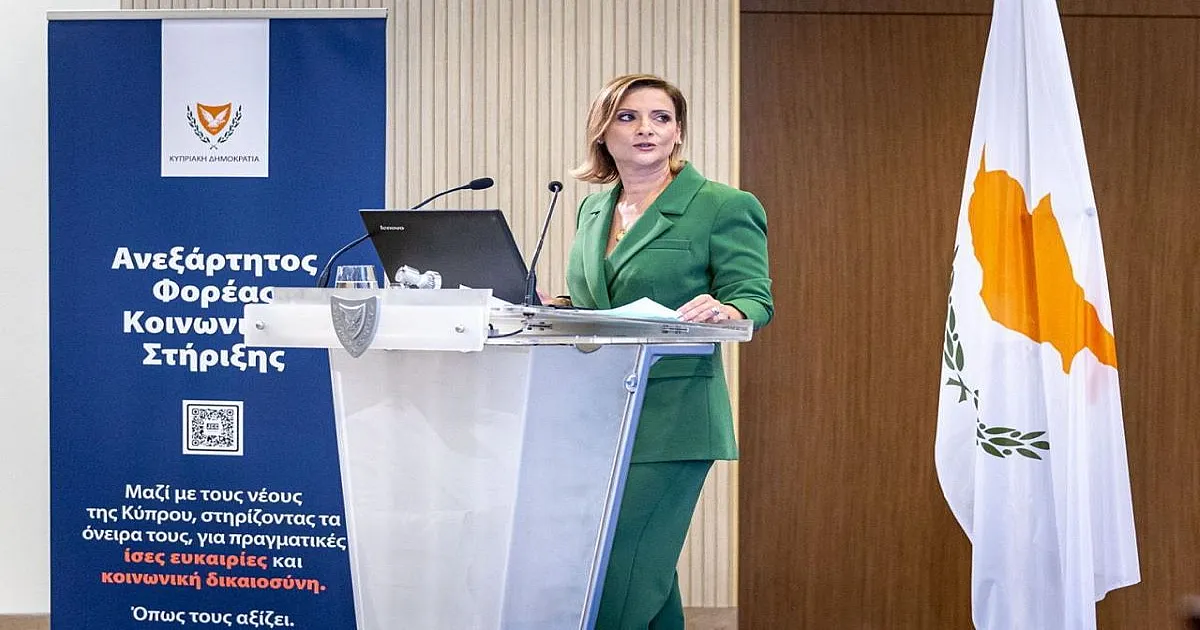Οι δωρητές του Υπουργείου Άμυνας της Ελλάδος και η Πρώτη Κυρία της Κύπρου