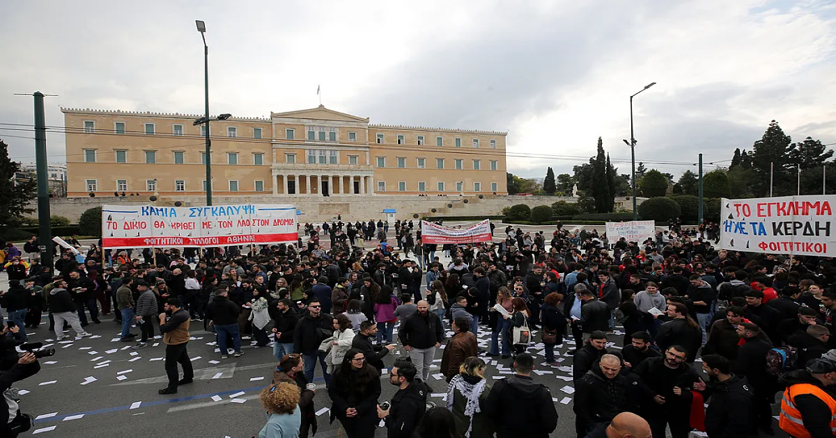 Δύο χρόνια από τα Τέμπη: Λαοθάλασσα μνήμης σε όλη τη χώρα (φώτος και ...