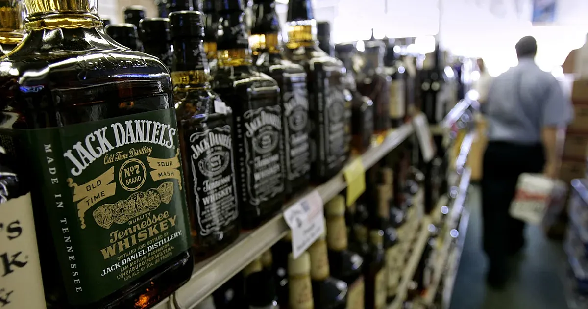 Καναδάς: Τέλος από τα ράφια το Jack Daniels και άλλα αμερικανικά ποτά ...