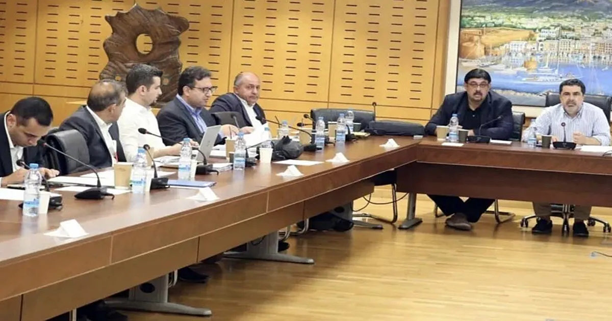 Κακός χαμός στη Βουλή: Αναφορές για «πιασμένους βουλευτές» - Πώς απαντά ...
