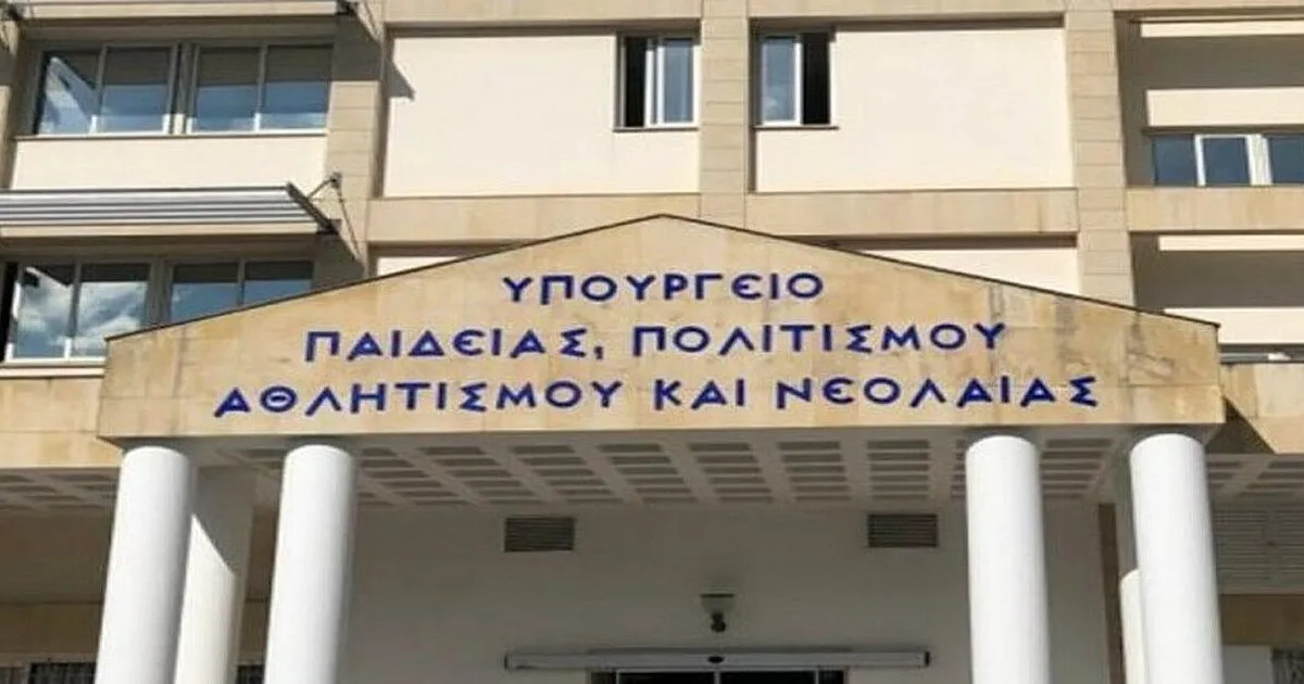 Υπουργείο Παιδείας για ναζιστικό χαιρετισμό: «Απερίσκεπτη αντίδραση ...