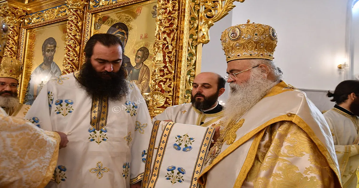 Στην Ιερά Σύνοδο οδηγεί τον Τυχικό ο Αρχιεπίσκοπος μετά τις καταγγελίες ...