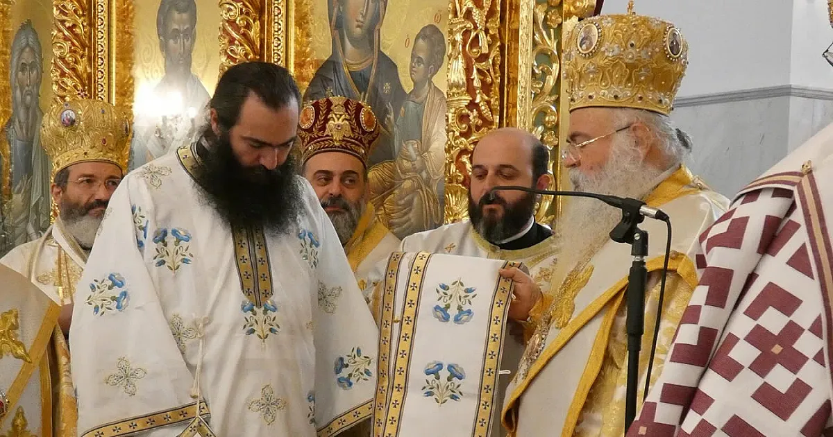 Οι τρεις λόγοι που οδήγησαν στην έκπτωση του μητροπολίτη Πάφου