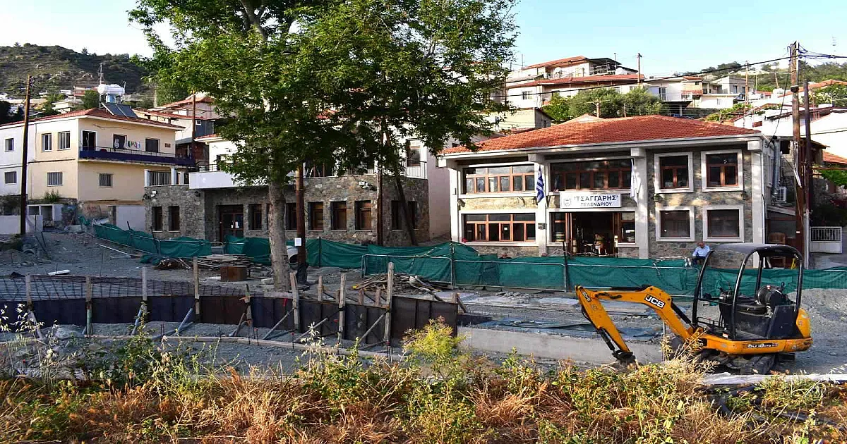 Πελένδρι: Δύο χρόνια στο… περίμενε για την κεντρική πλατεία- Καταγγελία ...