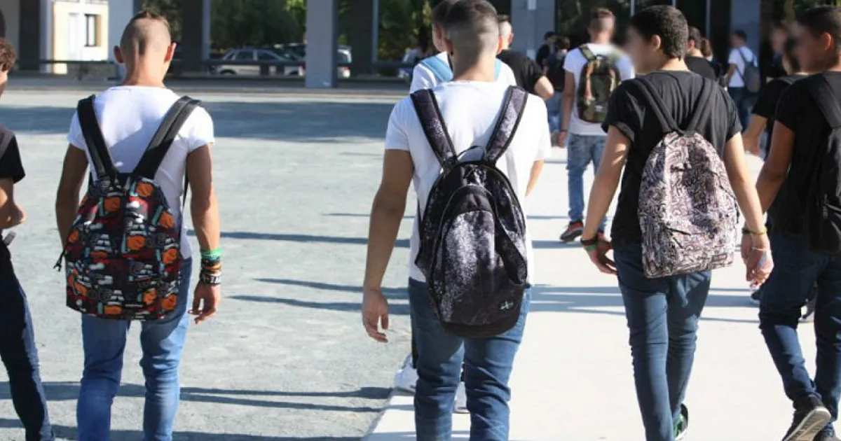 Μαθητές ξεγελούν τους γονείς, δεν πατούν στο σχολείο - Συζητά η Επ ...