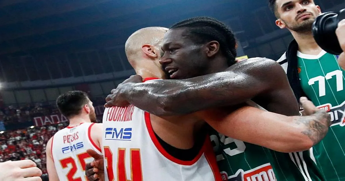 Το σχόλιο του Ναν για την αγκαλιά με τον Φουρνιέ - Γήπεδο