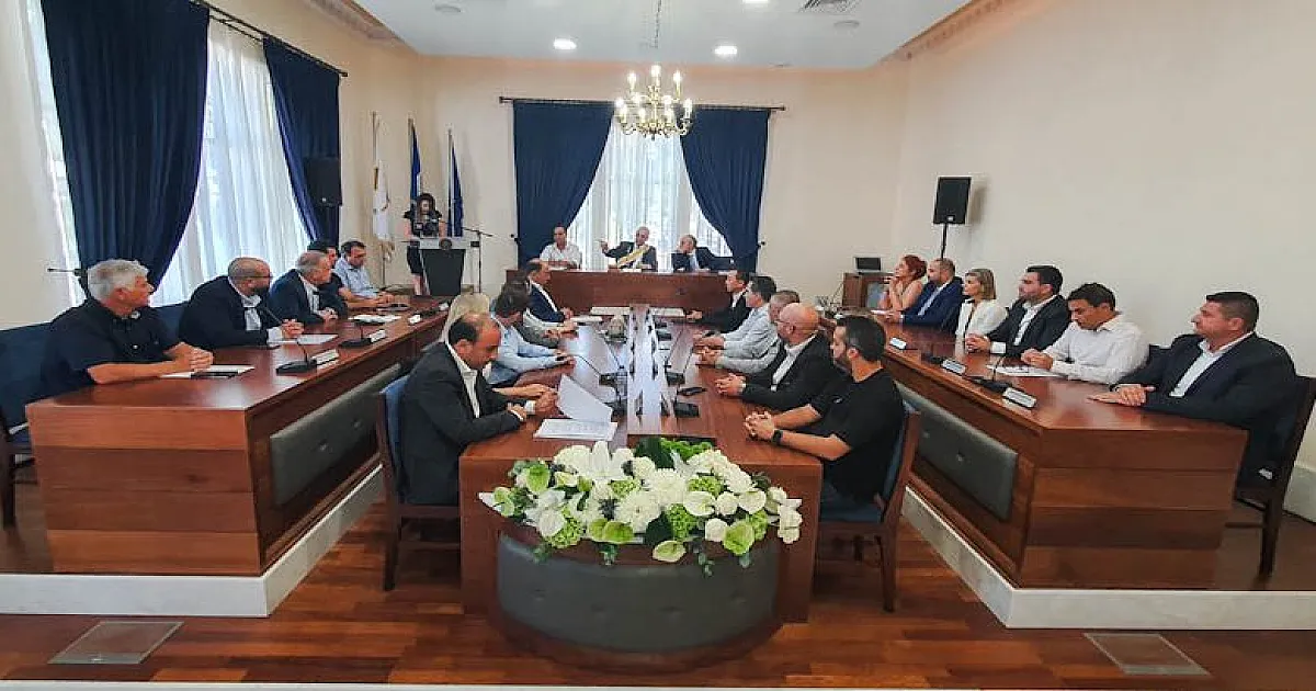 Συνάντηση με Μ. Κεραυνό αποφάσισε το Δ.Σ. Πάφου σε έκτακτη συνεδρία για ...