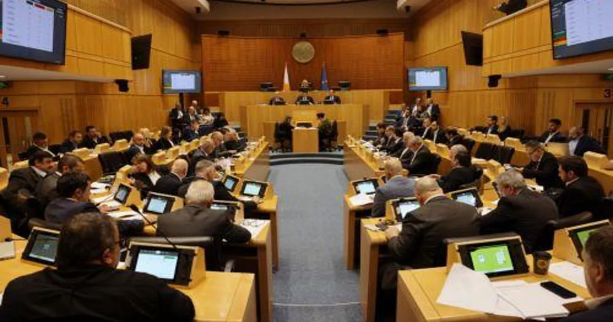 Η Ολομέλεια της Βουλής αποφασίζει για πολλαπλές συντάξεις κρατικών ...