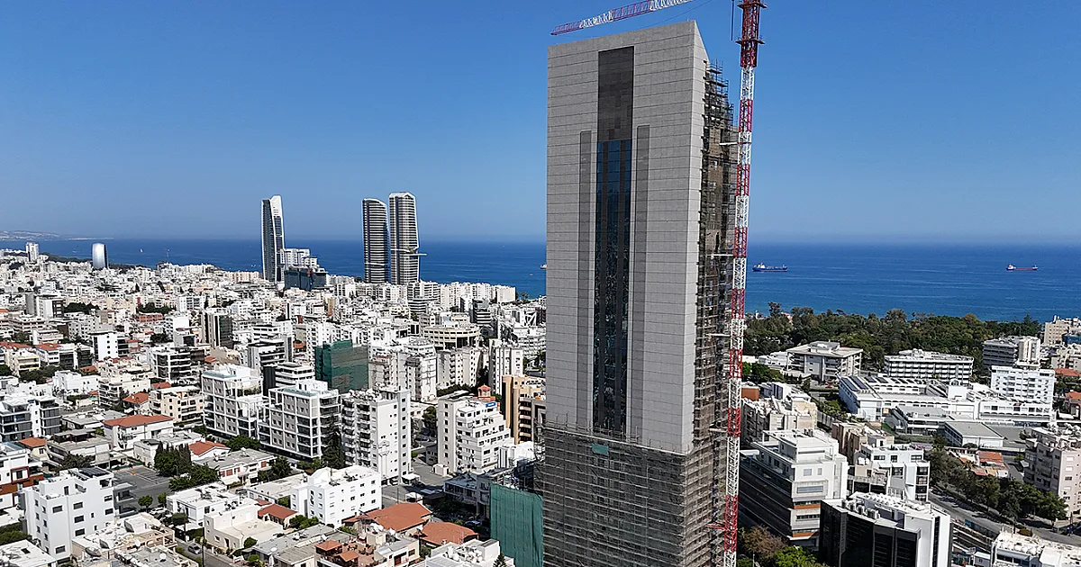 Tο Neocleous Tower αποκαλύπτει την εντυπωσιακή εξωτερική όψη του. Το ...