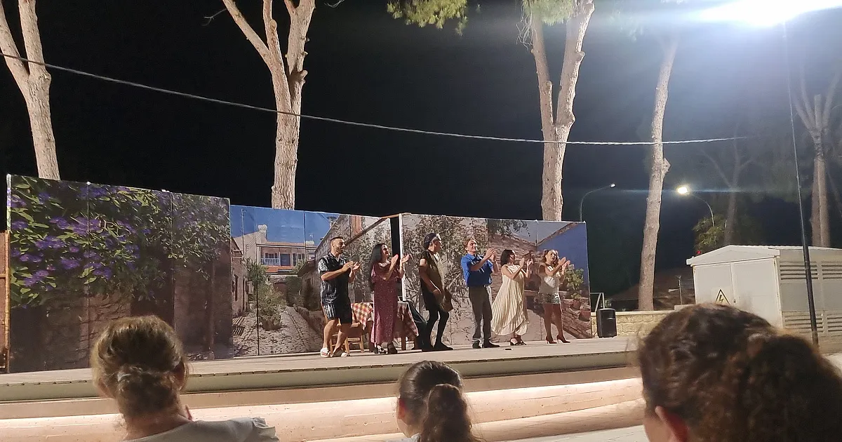 Θεατρική παράσταση στον Δ. Π. Χρυσοχούς στο πλαίσιο των καλοκαιρικών ...