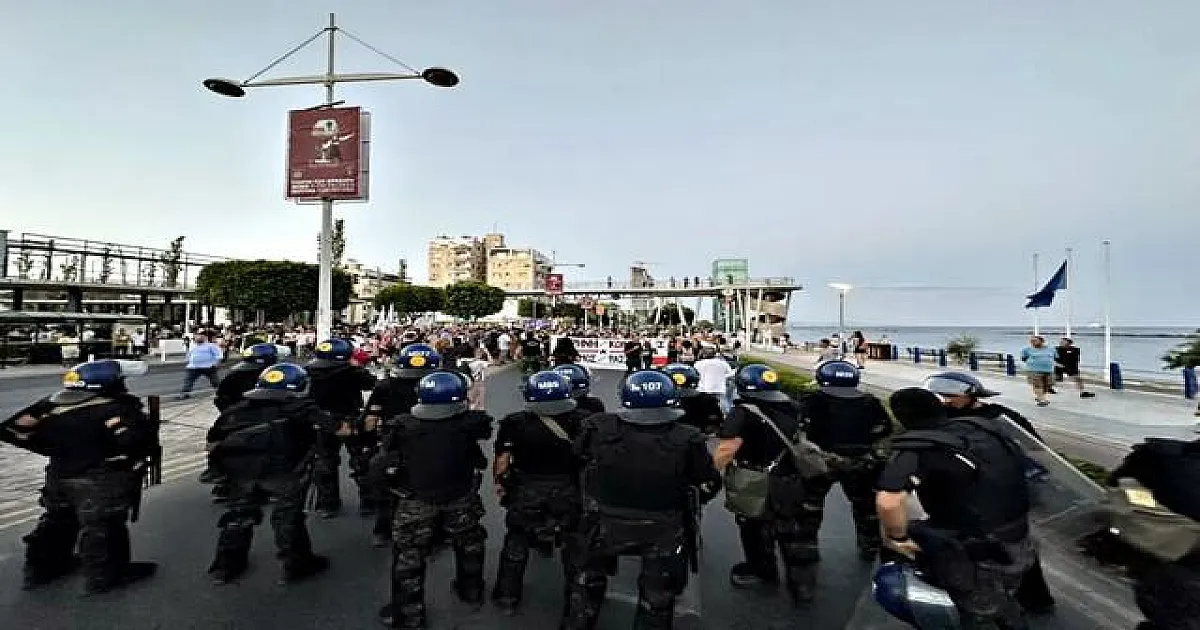 Λεμεσός: Βγαίνουν στους δρόμους οι πολίτες για τις φονικές πυρκαγιές
