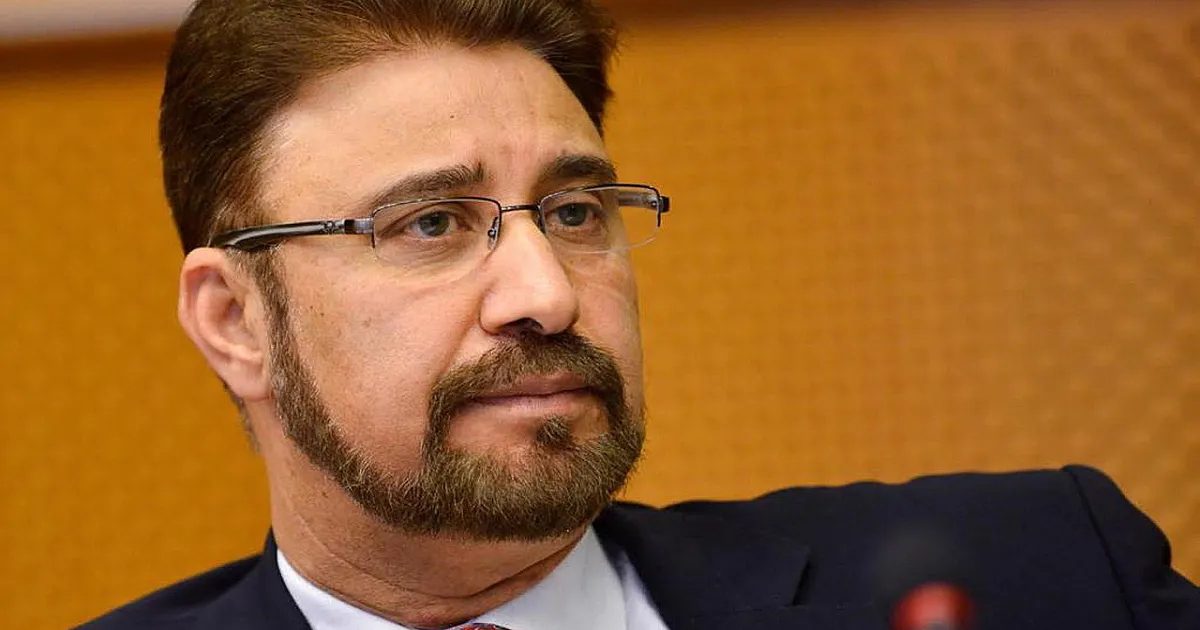 Παραιτήθηκε ο Αφζάλ Καν, εμπορικός απεσταλμένος του ΗΒ στην Τουρκία ...