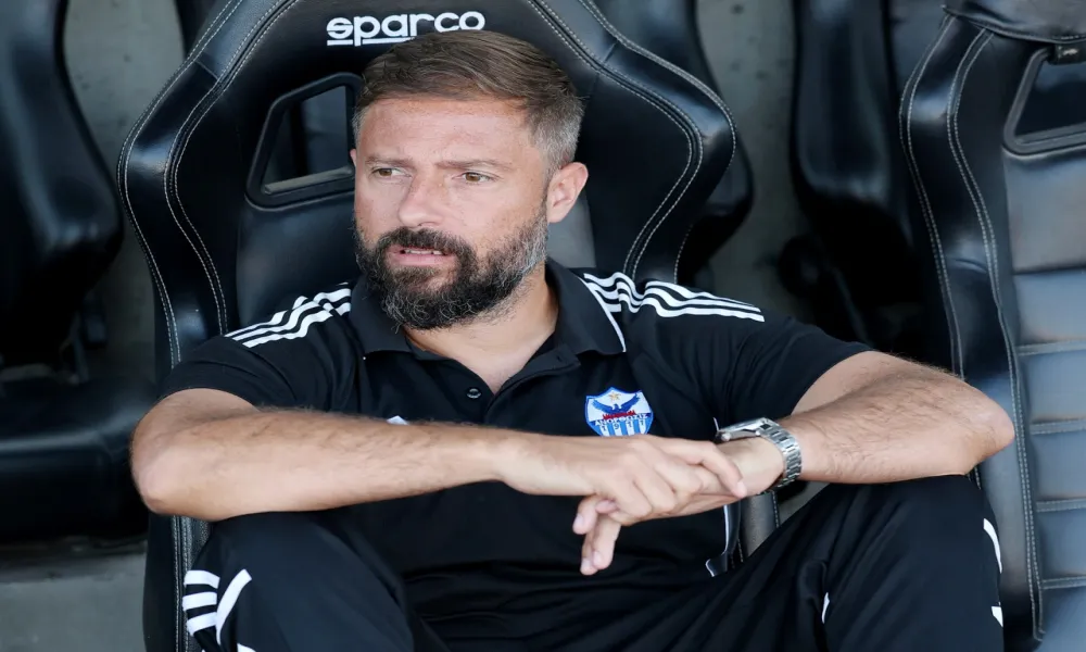 Δεν θα γύριζε ποτέ… - Γήπεδο