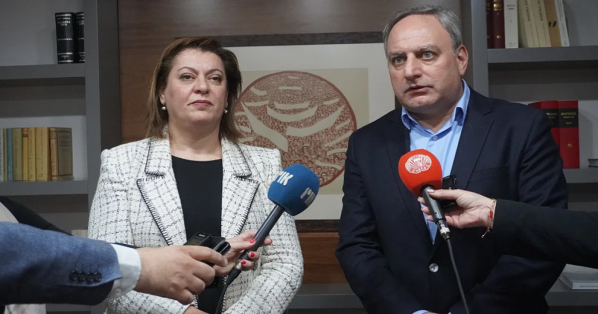 Η υπουργός του... ΑΚΕΛ