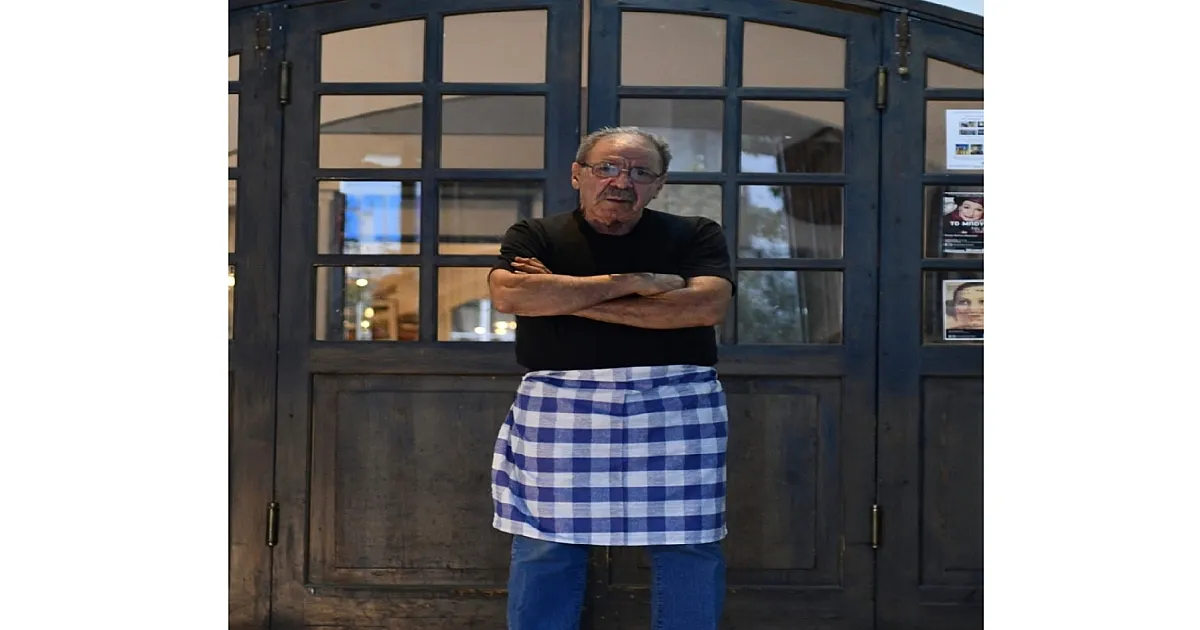 Έφυγε από τη ζωή ο Δημήτρης, ο άνθρωπος πίσω από τη «Στοά του Δημήτρη»