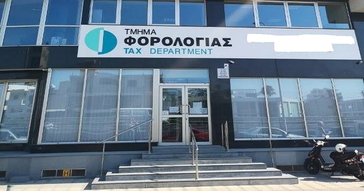 Στο στόχαστρο αξιωματούχος λόγω επίδειξης πλούτου στα social media
