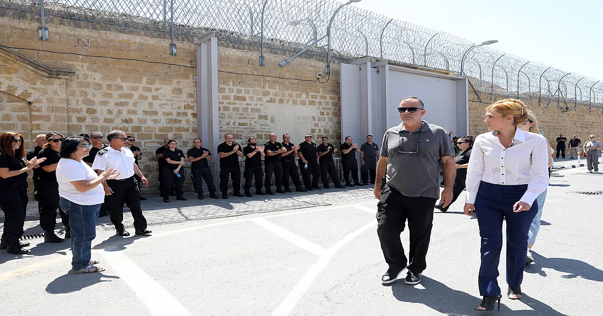 Στο εδώλιο Άννα Αριστοτέλους και άλλοι επτά για τα έγγραφα των Φυλακών ...