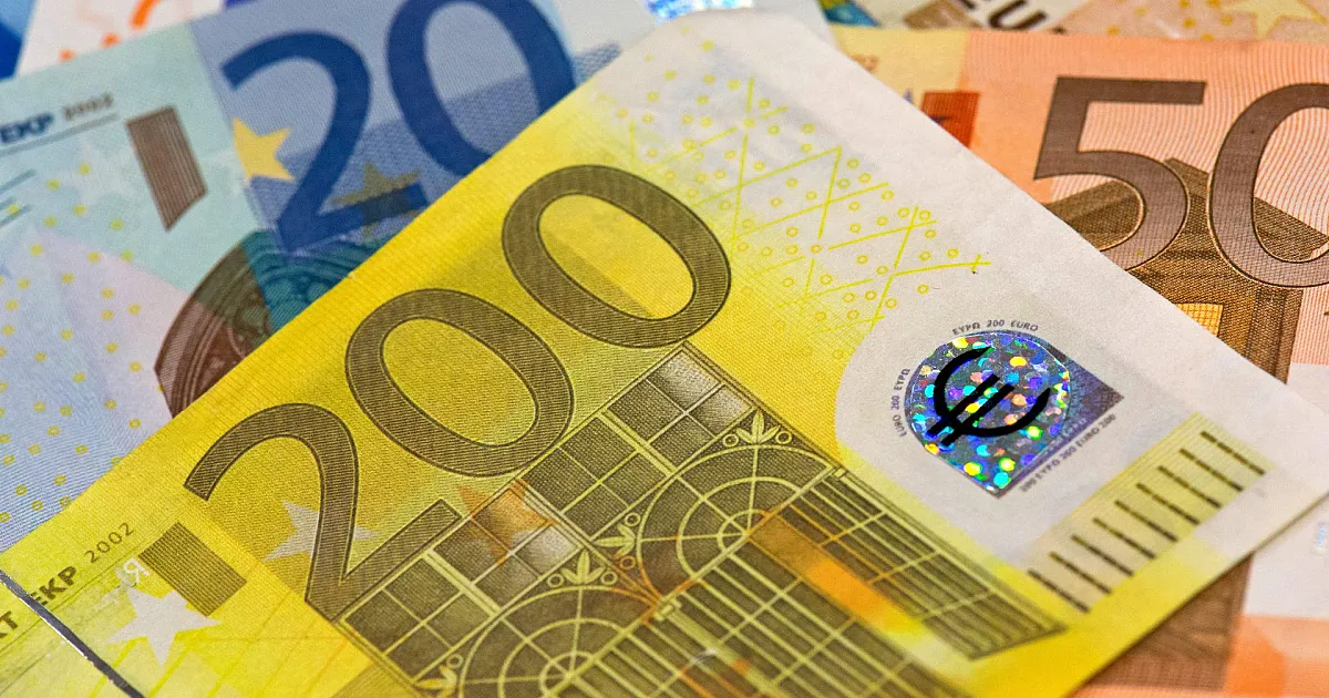 «Ο τζίτζικας που καταλήγει να δανείζει στο μέρμηγκα...»: Τα γαλλικά ΜΜΕ ...