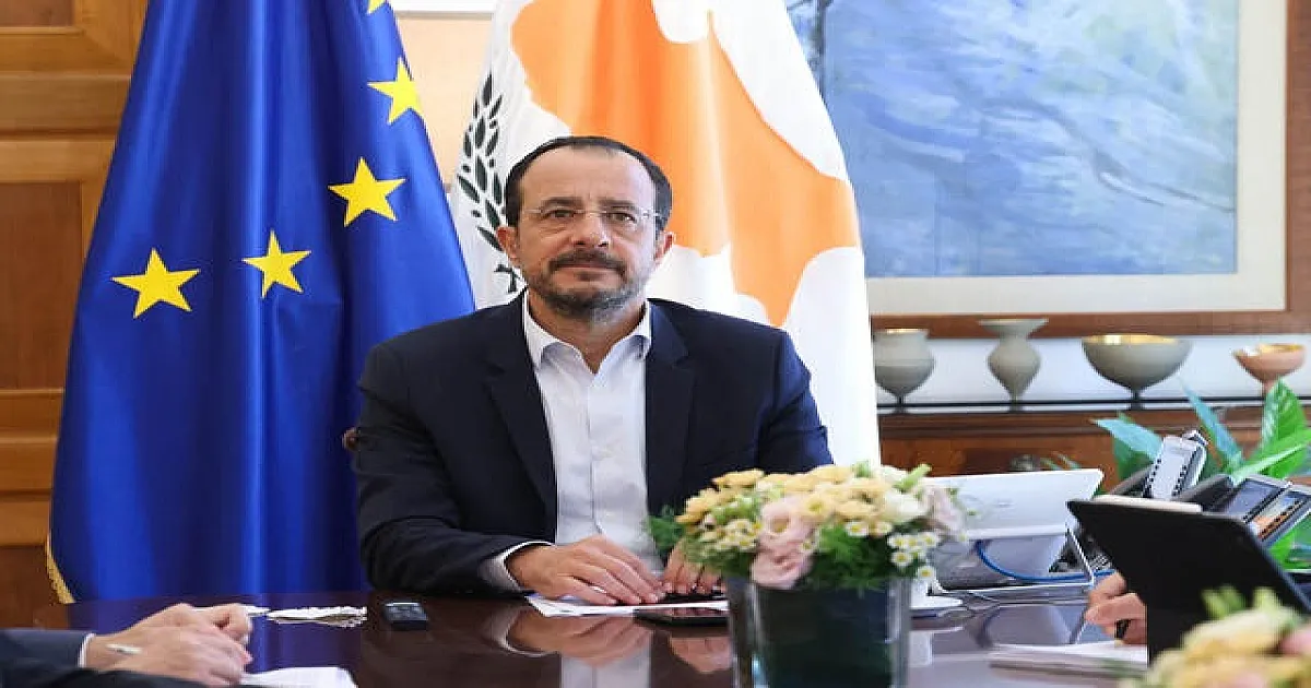 Ένας Πρόεδρος υποτακτικός στο club των προθύμων