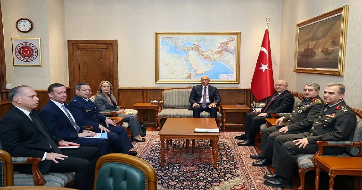 Τουρκία: Έντονες αντιδράσεις για φωτογραφία που εμφανίζει τον πρεσβευτή ...