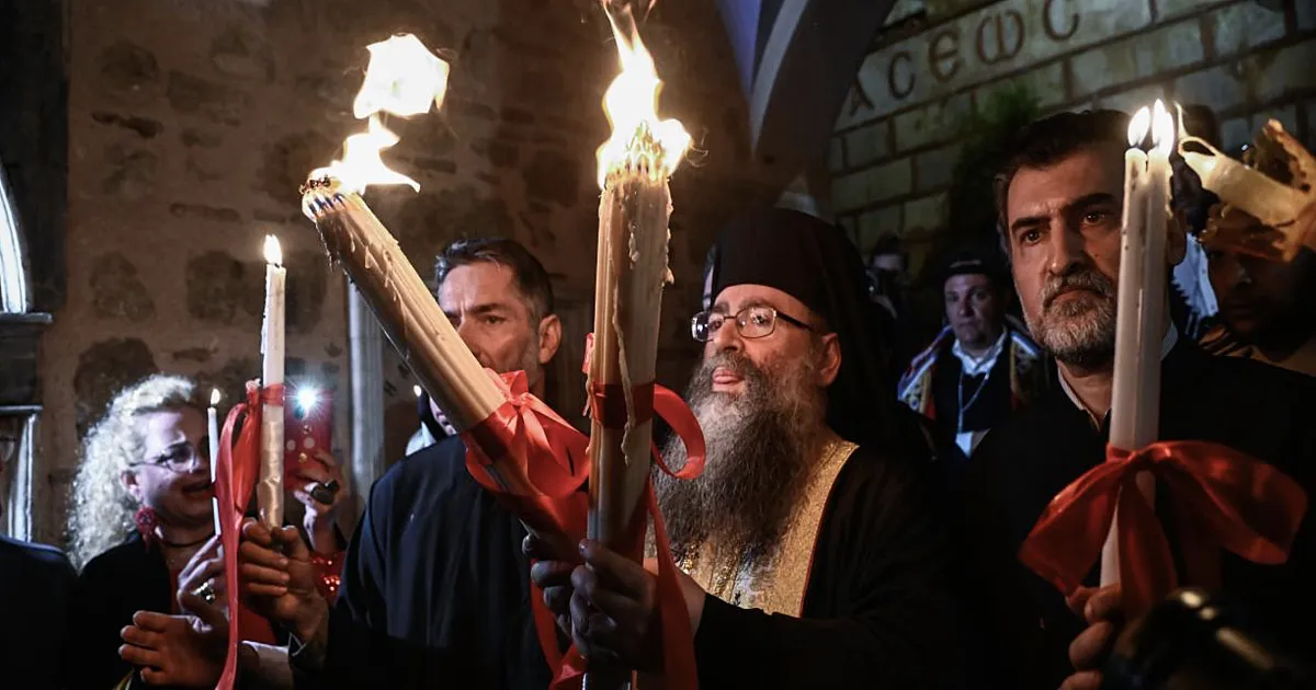 Δίκη για Άγιο Φως: Αθώος ο δημοσιογράφος Αλικάκος - Αφιέρωσε την ...